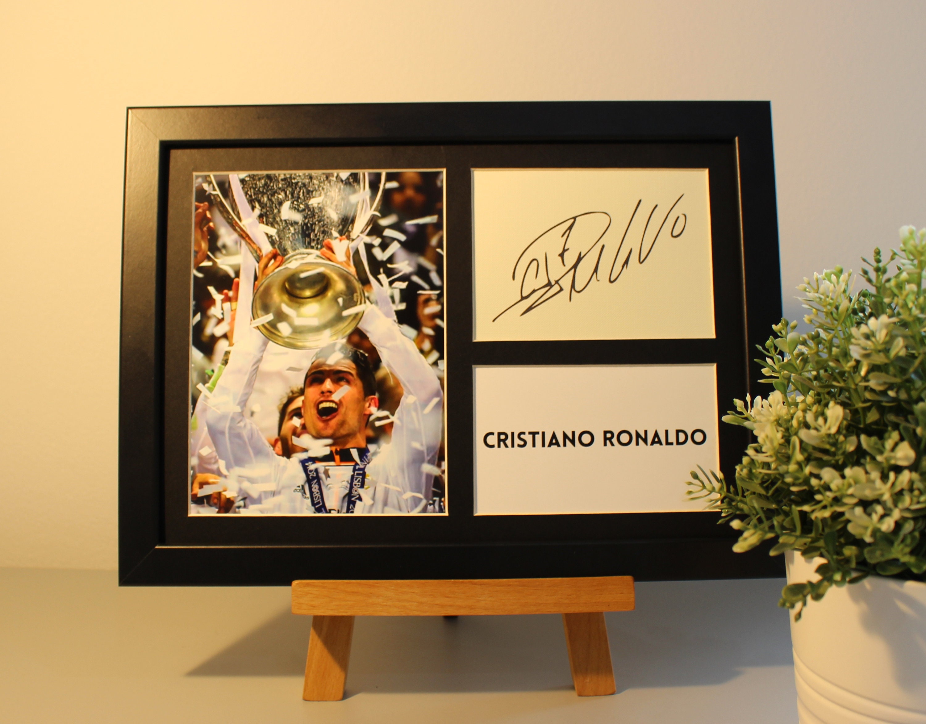 CRISTIANO RONALDO AUTOGRAPH Framed A4 / Signed Display- Memorabilia ...