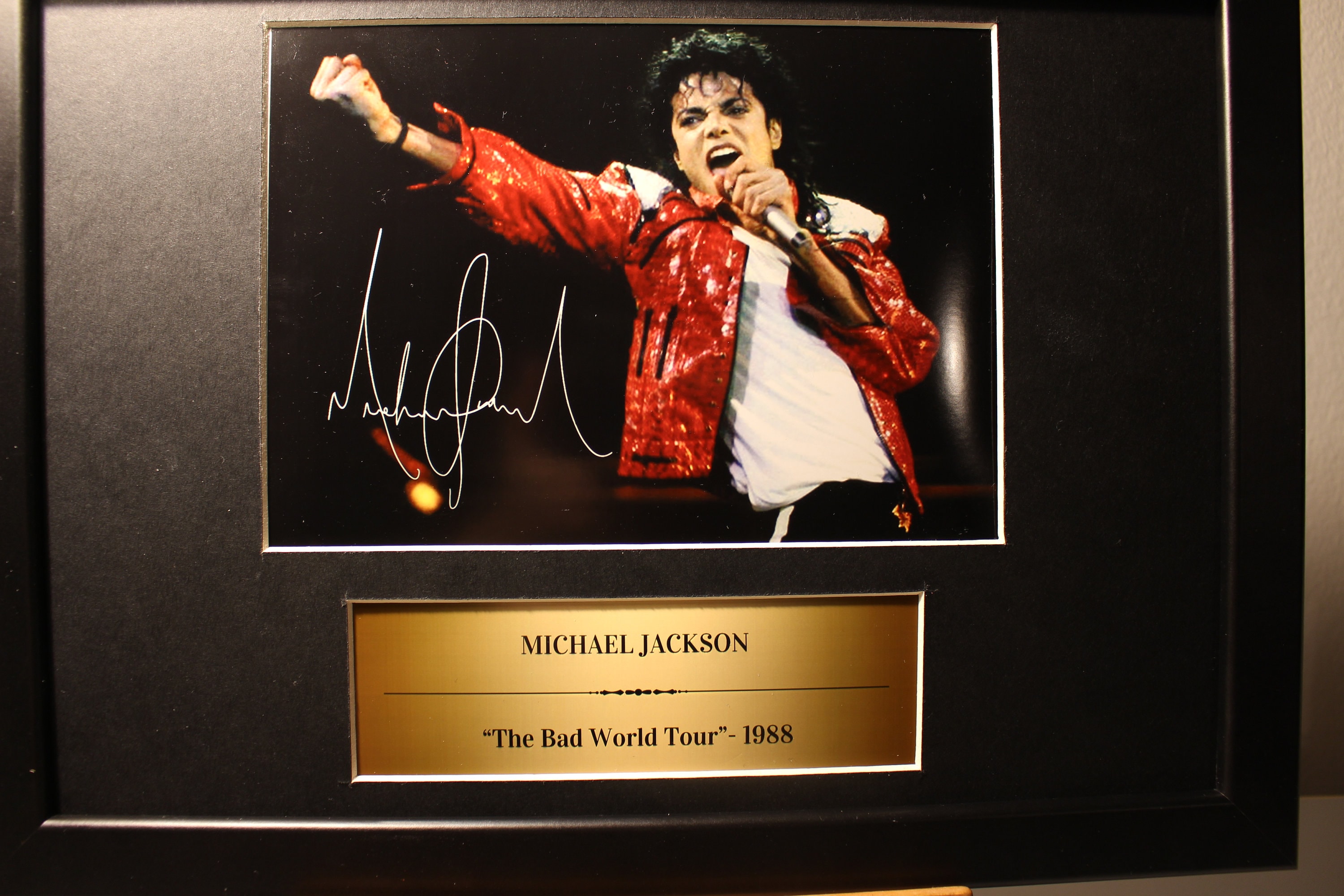 MICHAEL JACKSON AUTOGRAPH in Black Wooden Frame- A4 / Elegant Display ...