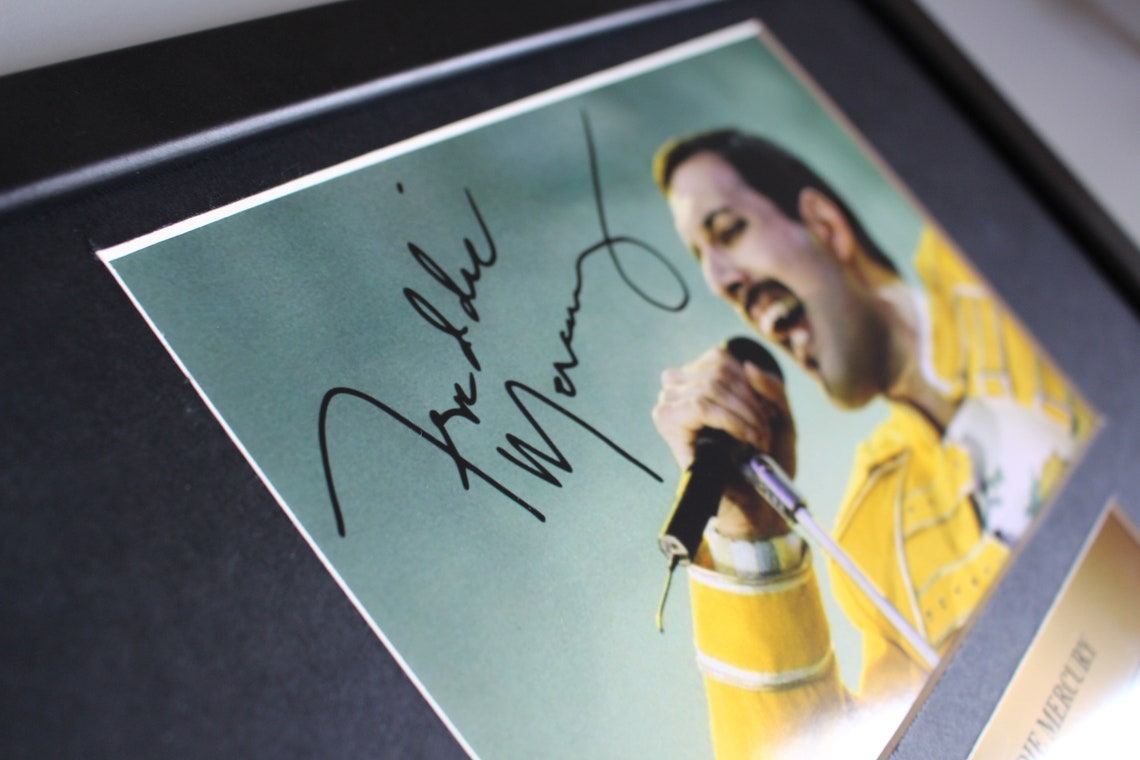 FREDDIE MERCURY AUTOGRAPH- Wooden Frame A4 / - "queen" Memorabilia. "the Magic Tour" - 1986" - Etsy