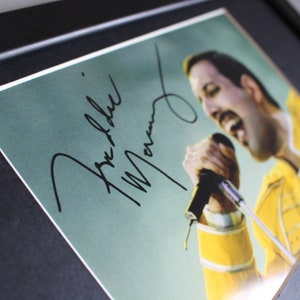 FREDDIE MERCURY AUTOGRAPH- Wooden Frame A4 / - "queen" Memorabilia. "the Magic Tour" - 1986" - Etsy