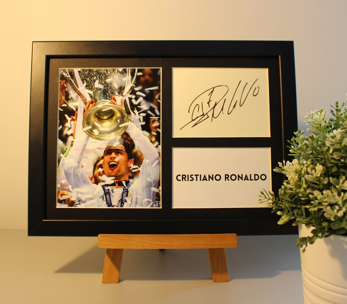 CRISTIANO RONALDO AUTOGRAPH Framed A4 / Signed Display- Memorabilia ...