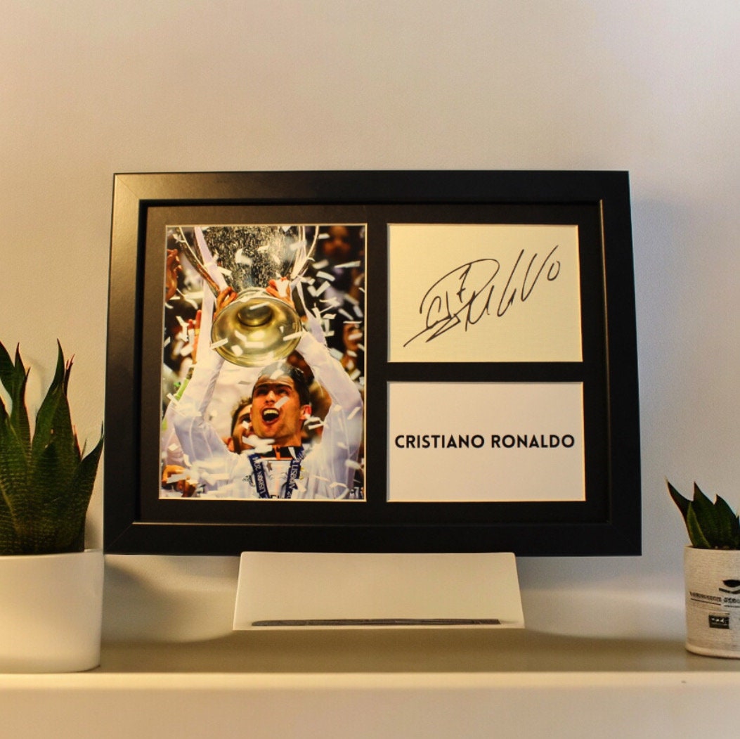 CRISTIANO RONALDO AUTOGRAPH Framed A4 / Signed Display- Memorabilia ...