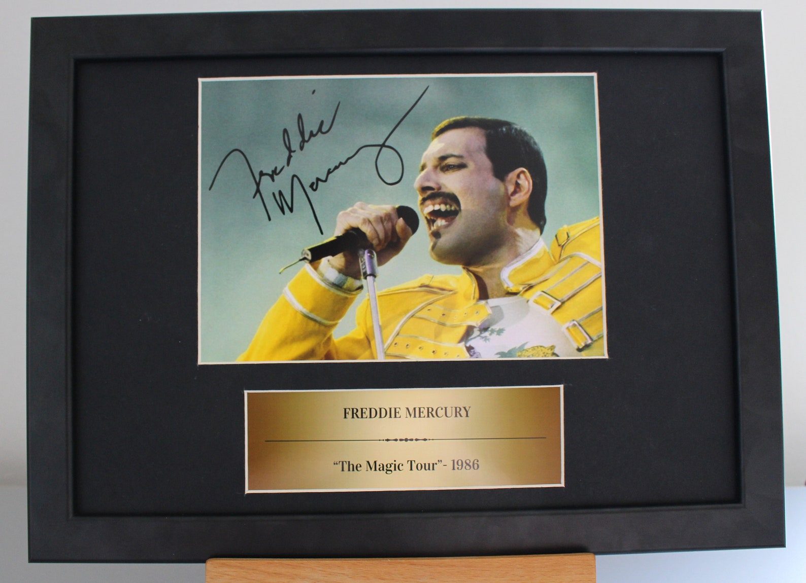 FREDDIE MERCURY AUTOGRAPH- Wooden Frame A4 / - "queen" Memorabilia. "the Magic Tour" - 1986" - Etsy