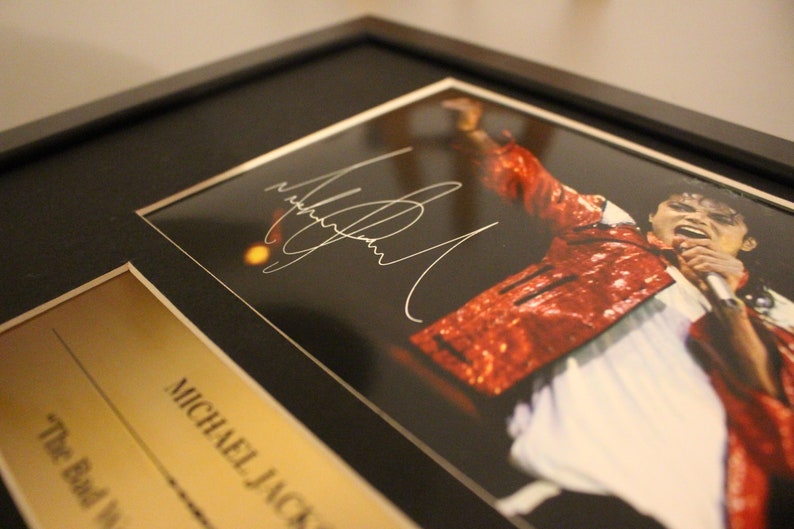 MICHAEL JACKSON AUTOGRAPH in Black Wooden Frame- A4 / Elegant Display ...