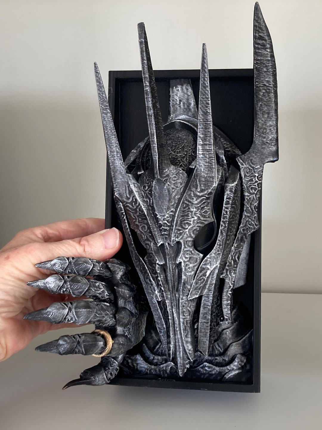 Sauron Book Nook - Book Corner - Black & Silver Highlights Bookends ...