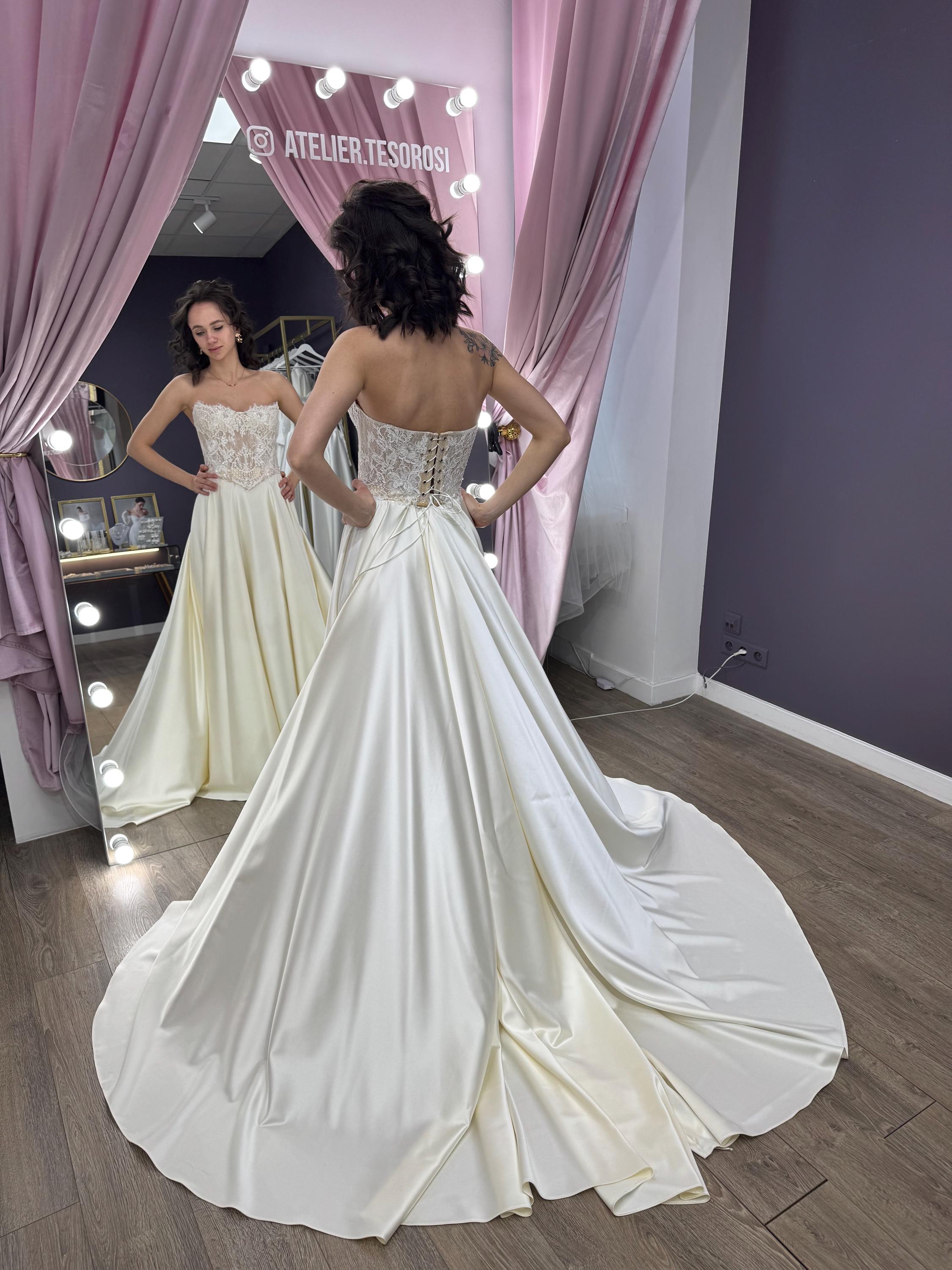 Lace Silk Satin Wedding Dress, Luxury Ivory Satin Bridal Gown, Basque ...
