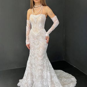 Lace Mermaid Wedding Dress, Basque Chantilly Lace Bridal Gown ...
