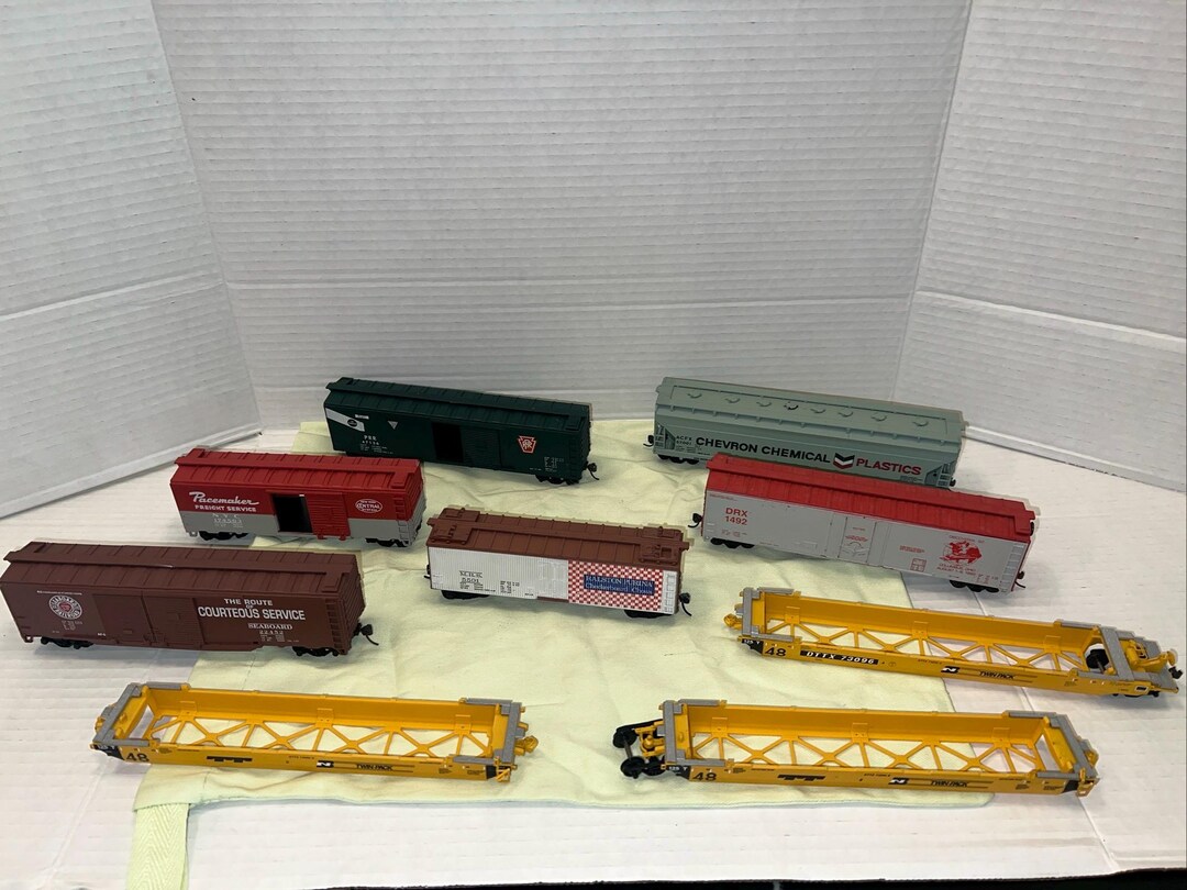 HO Scale Freight Box Cars Lot of 9 - Etsy