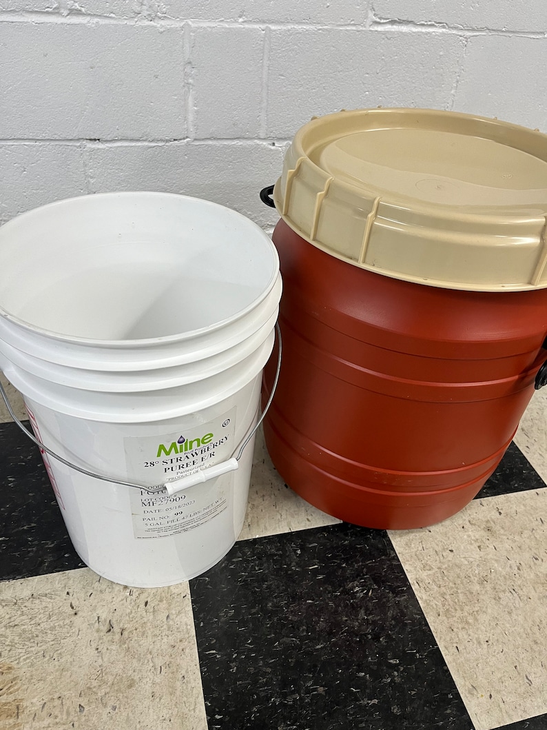 10 Gallon Food Grade Plastic Bucket, With Lid, With Handles, Garden ...