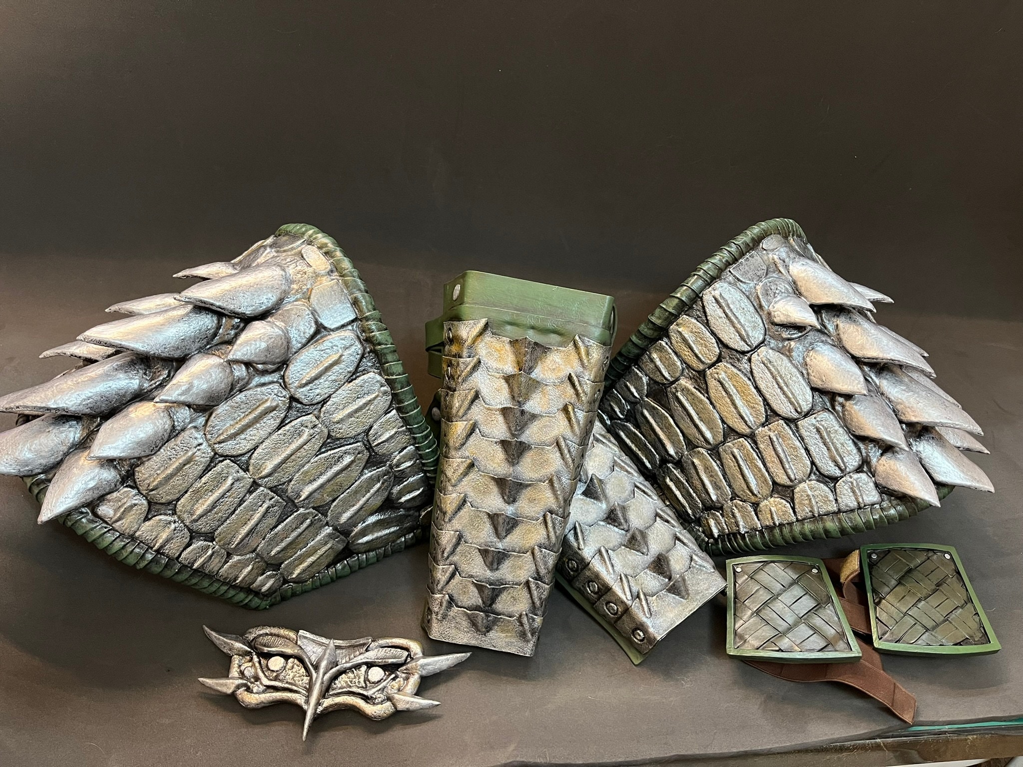 Armor Reptile Mortal Kombat - Bracers, Shoulder Guards, Belt Buckle ...