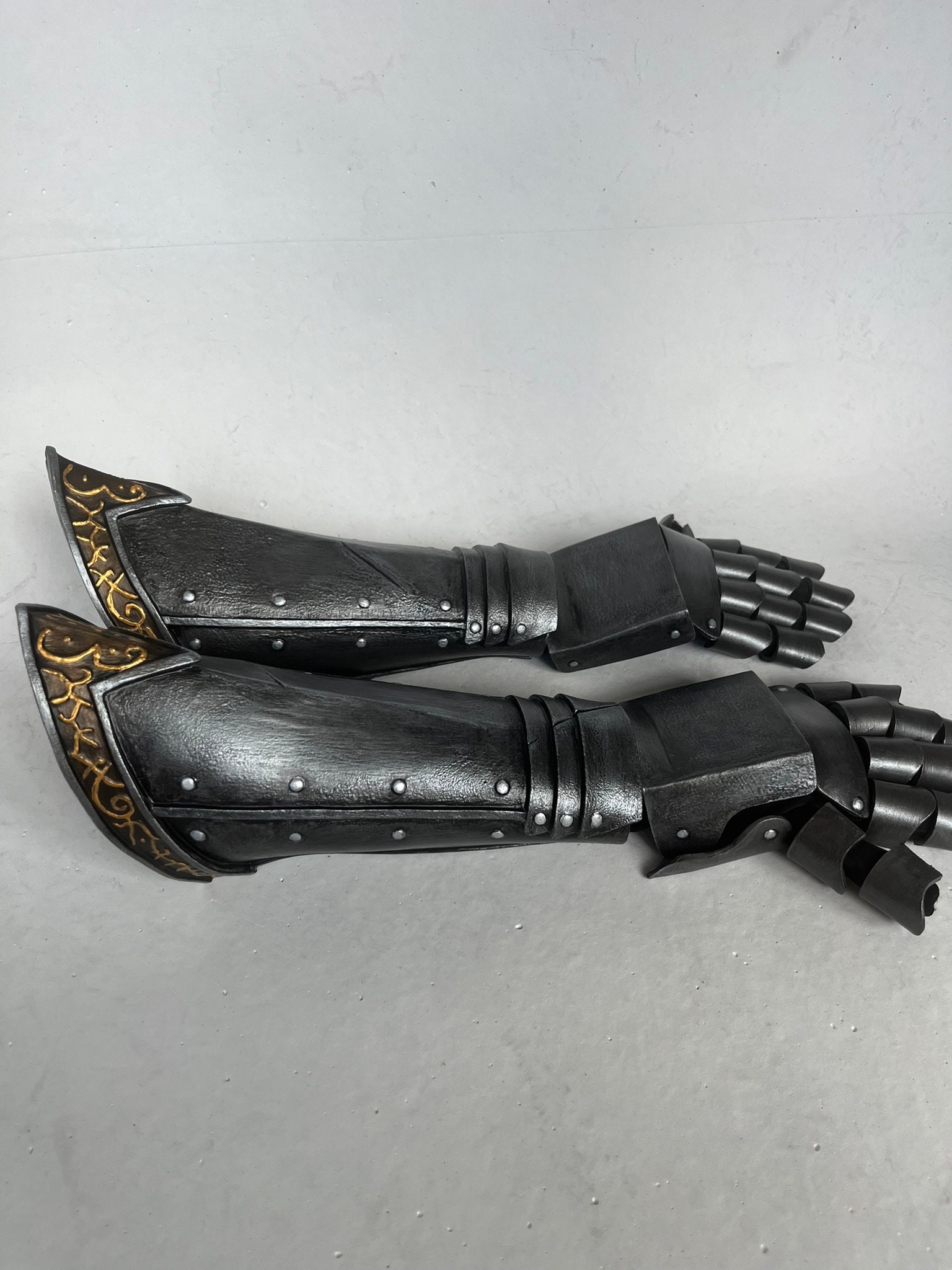Armor Fallen Knight Dark Souls III Breastplate, Shoulder Guard, Helmet and Bracers. Custom ...