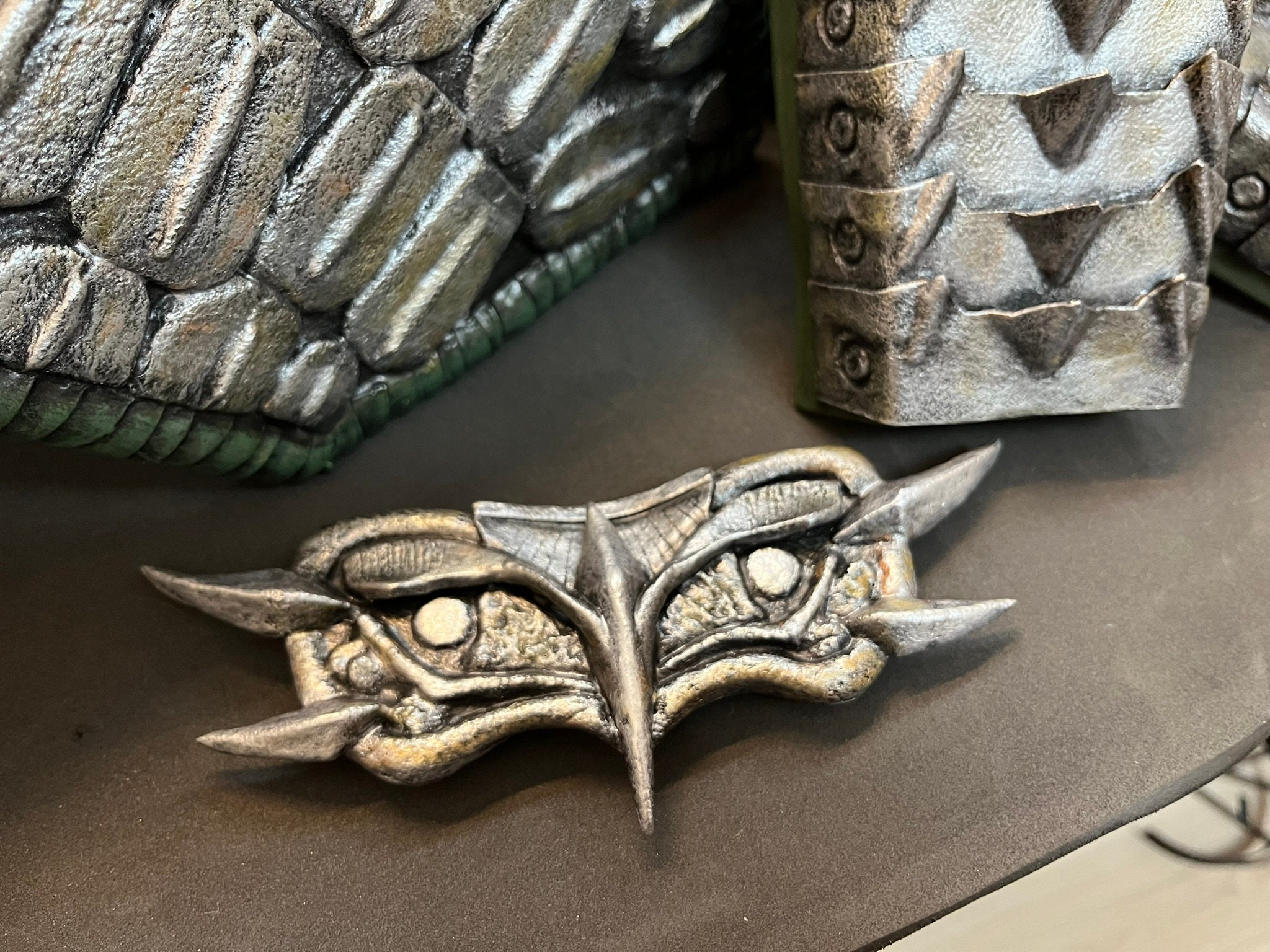 Armor Reptile Mortal Kombat - Bracers, Shoulder Guards, Belt Buckle ...