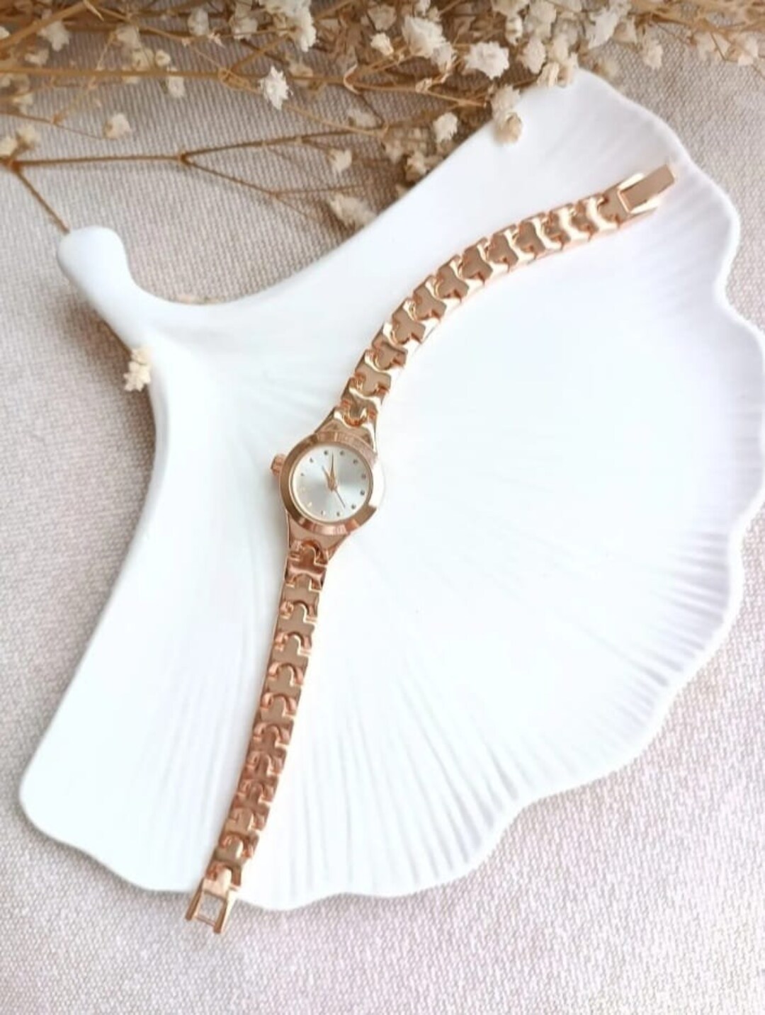 Minimal Round Rose Gold Women's Wristwatch for Thin Wrists - Etsy