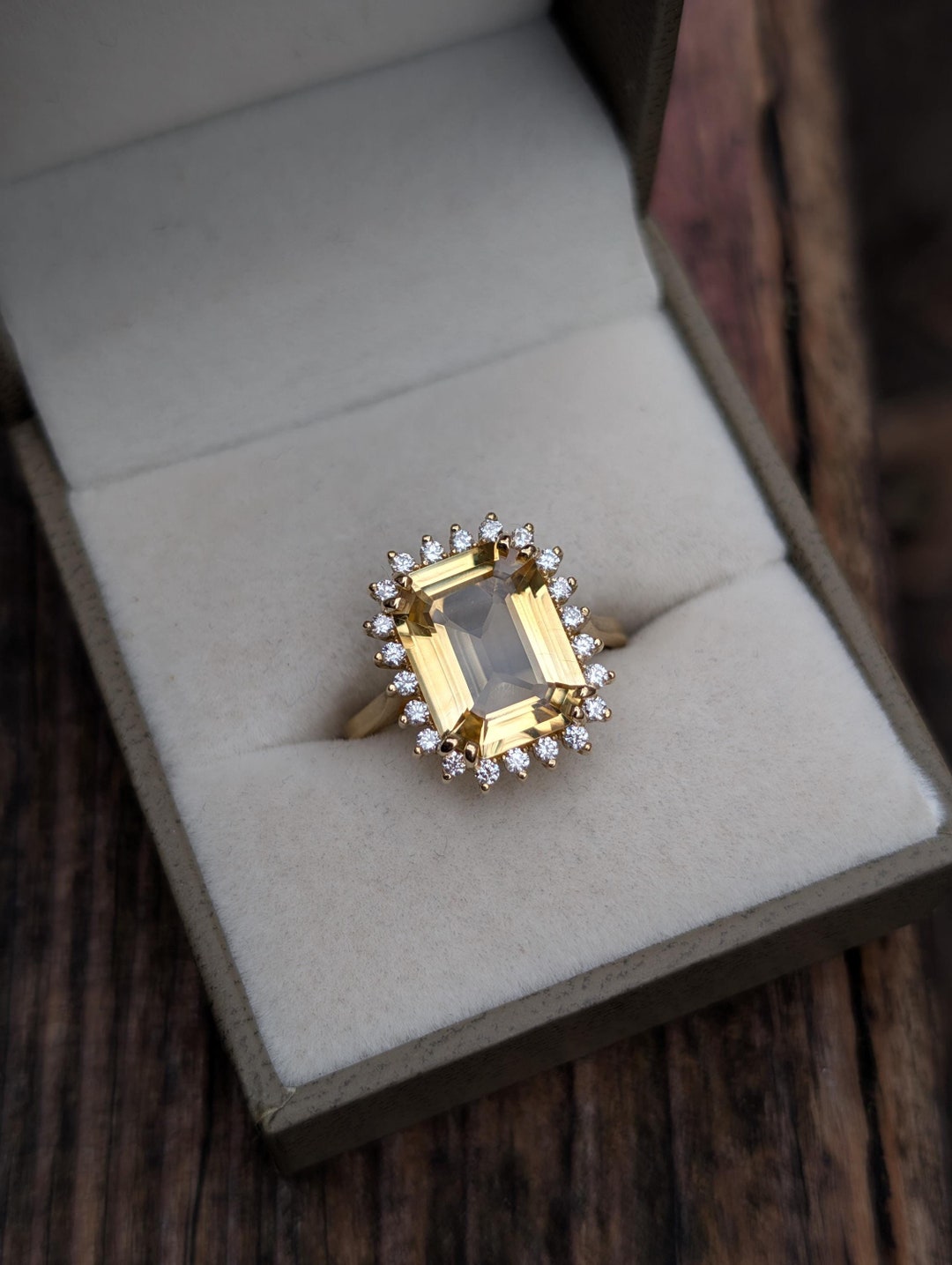 Luxurious 18K Yellow Gold Heliodor and Diamond Ring – 5.5 Carat Natural ...