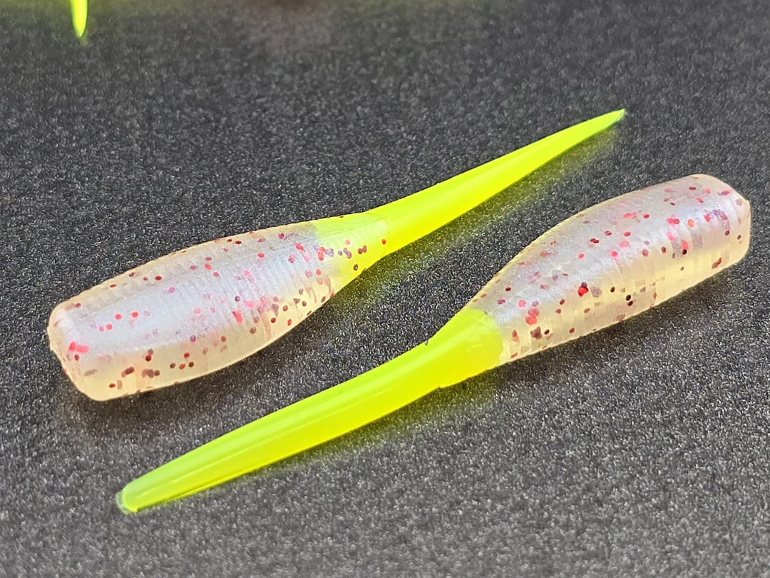 2" SLAB HUNTER 24 Pack "bleeding Shad" Grubs Jigs Crappie Panfish ...