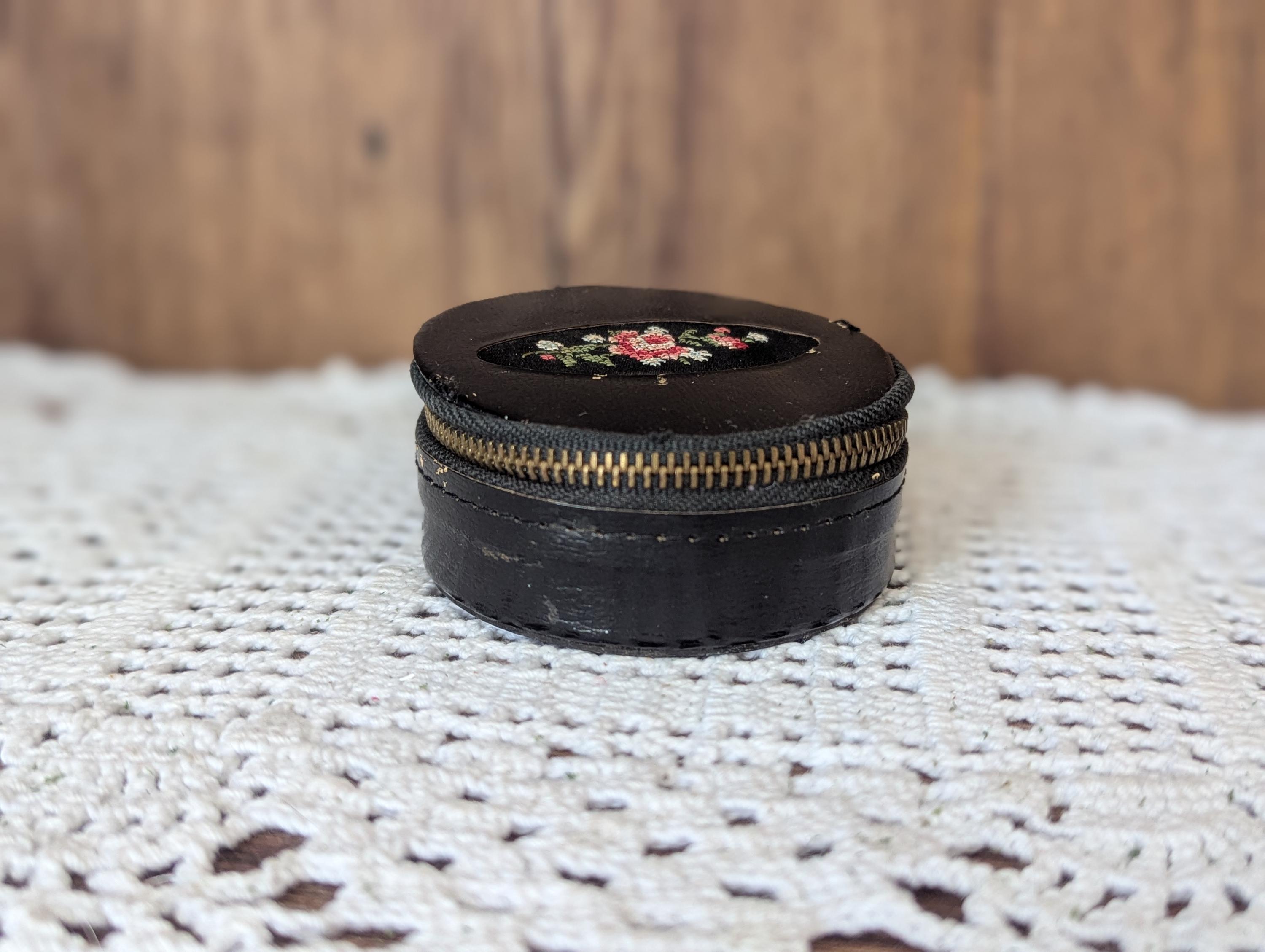 Vintage Petit Pointe Sewing Kit - Etsy