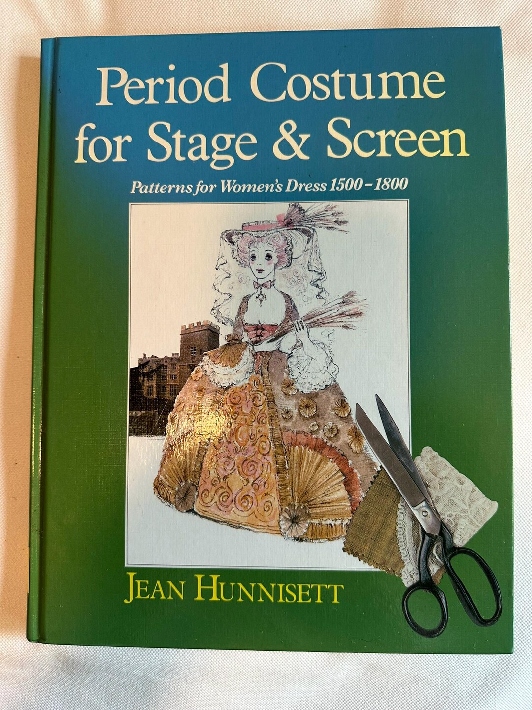 Period Costume Patterns Book: Women's Dress 1500-1800, Jean Hunnisett ...