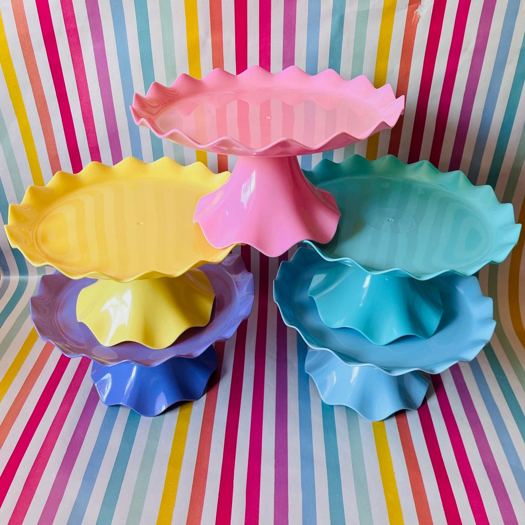 Colorful Wavy Edge Plastic Cake Stand Set Green, Blue, Yellow, Purple ...