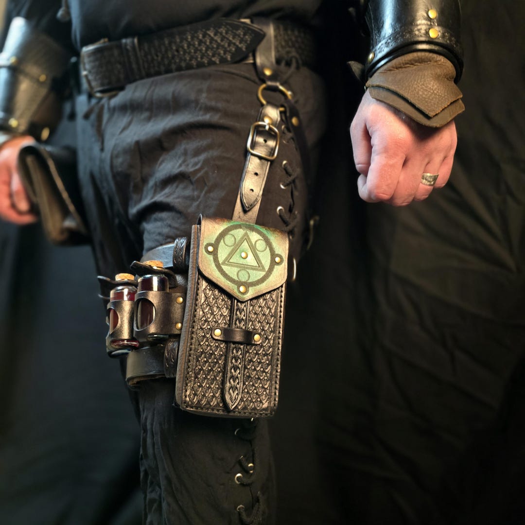 Viper Alchemist Leather Thigh Holster: LARP Cosplay Potion Baldric - Etsy