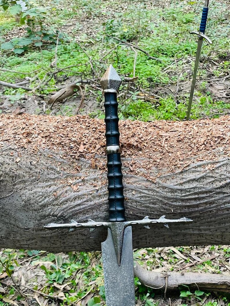 Hand-forged Nazgul Sword Custom Engraved LOTR King Aragorn Ranger Blade ...