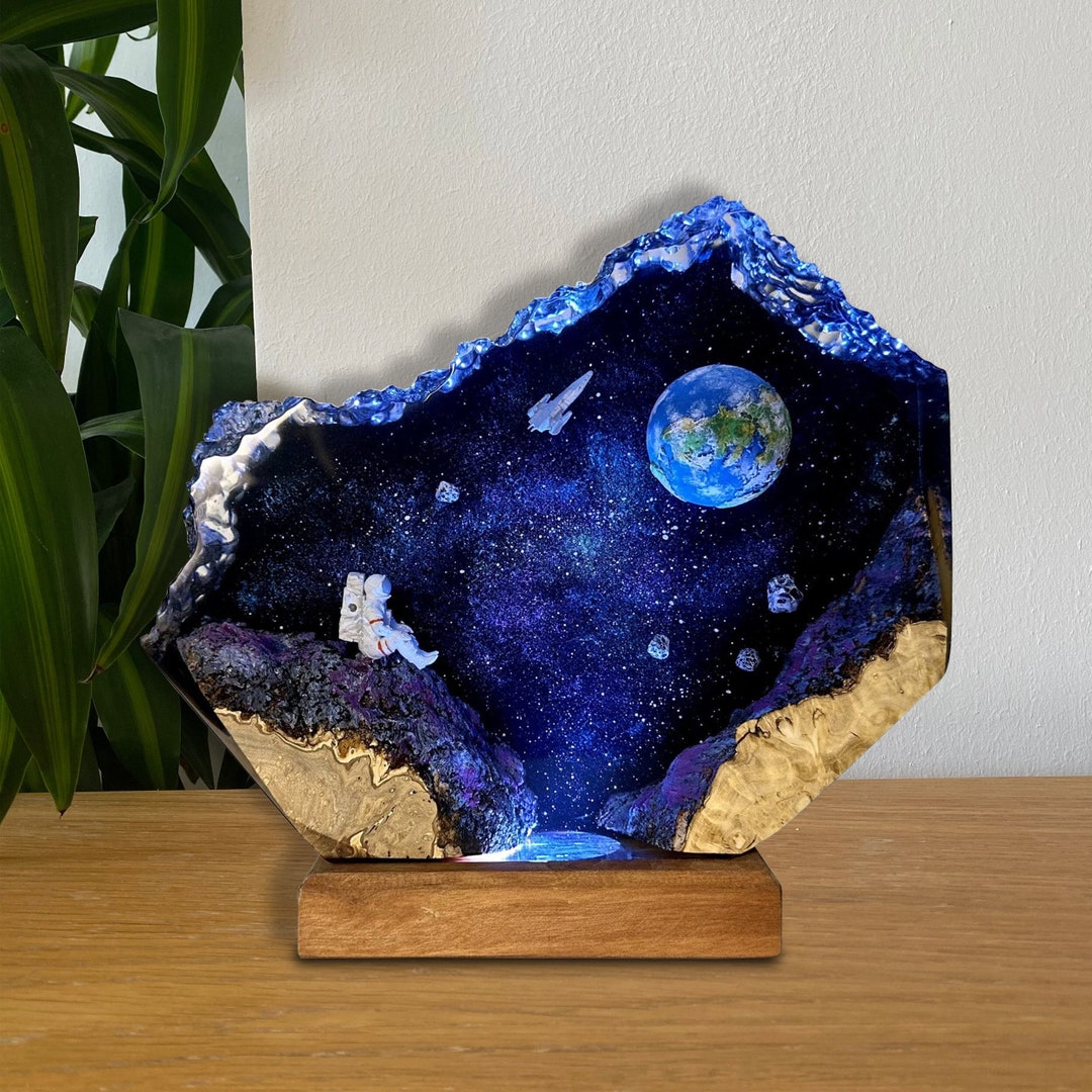 Space and Astronaut Resin Lamp, Space Lamp, Nightlight for Children ...
