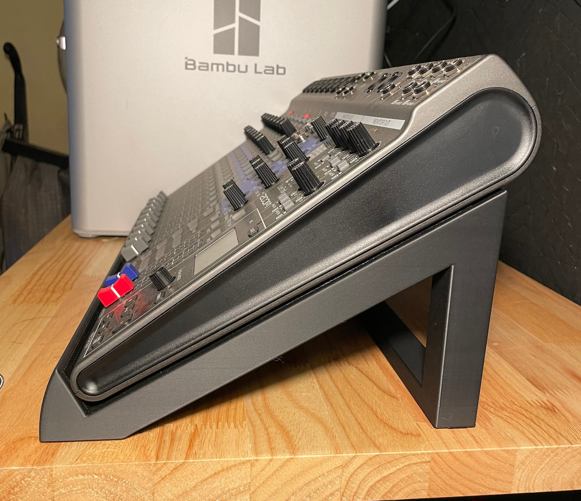 Mixer / Pedalboard Tabletop Stand 3d Printed Black W/non-abrasive Grip ...