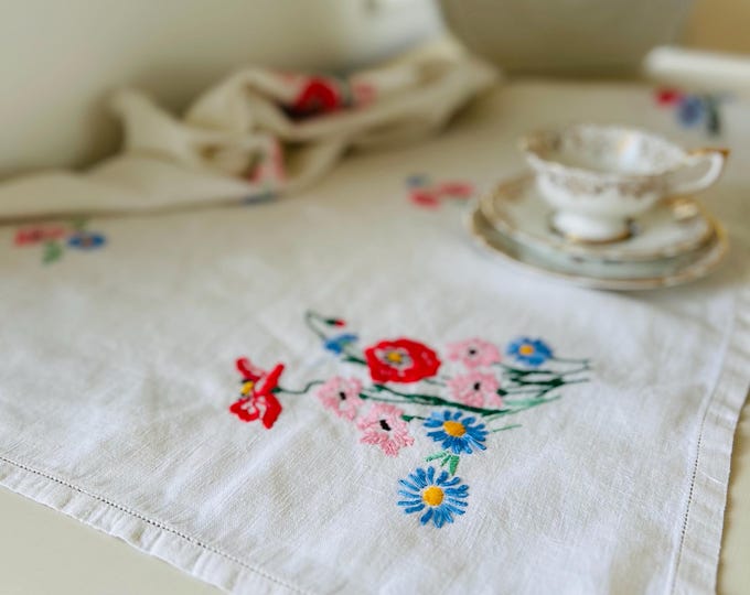 Ivory Linen Vintage Small Embroidered Tablecloth. 80cm X 80cm. Pretty ...