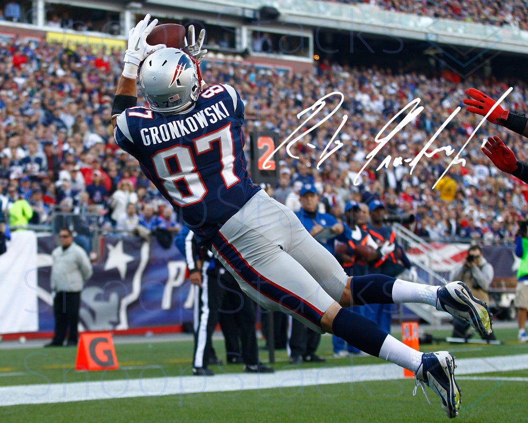 Rob Gronkowski Signed 8x10 Glossy Photo Autograph RP Signature Print Poster Pic Wall Art Decor ...