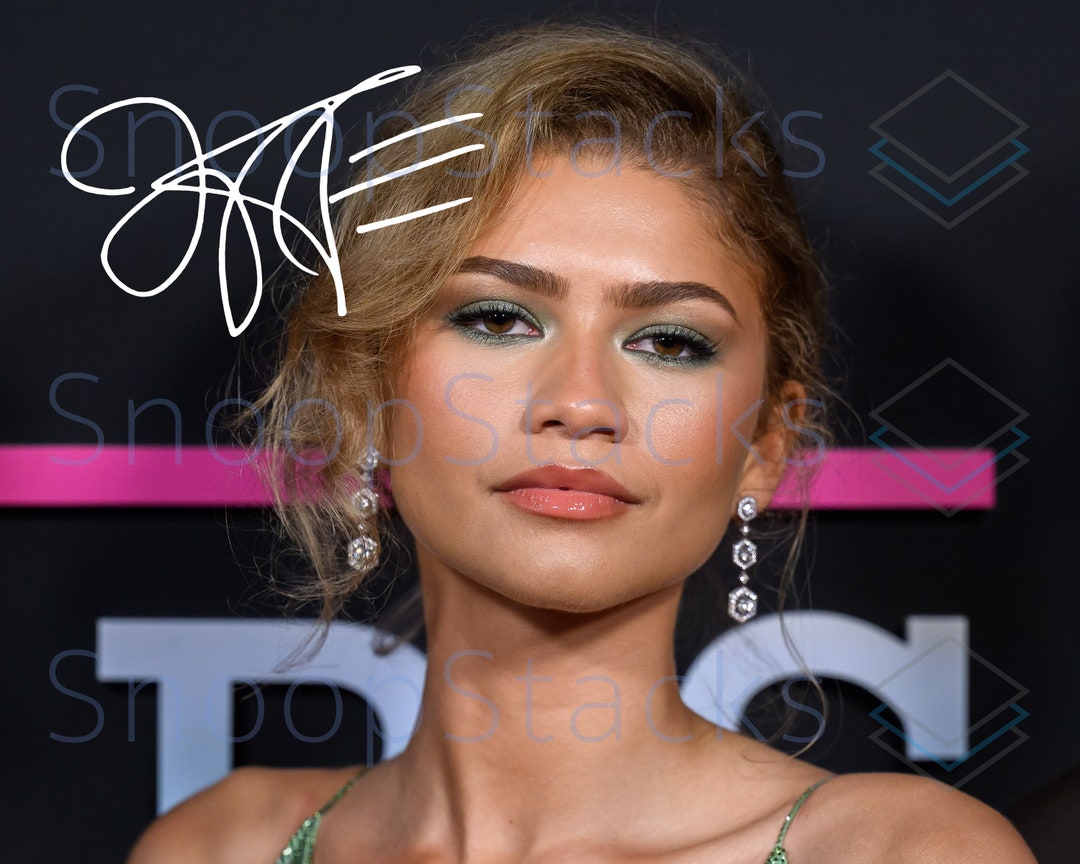 Zendaya Signed 8x10 Glossy Photo Autographed RP Signature Poster Wall ...