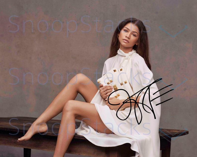 Zendaya Signed 8x10 Glossy Photo Autographed RP Signature Poster Wall ...