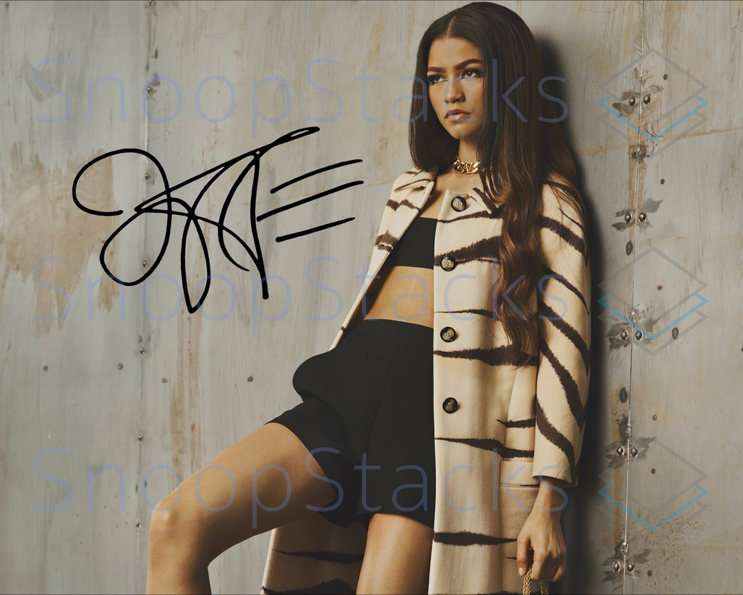 Zendaya Signed 8x10 Glossy Photo Autographed RP Signature Poster Wall ...