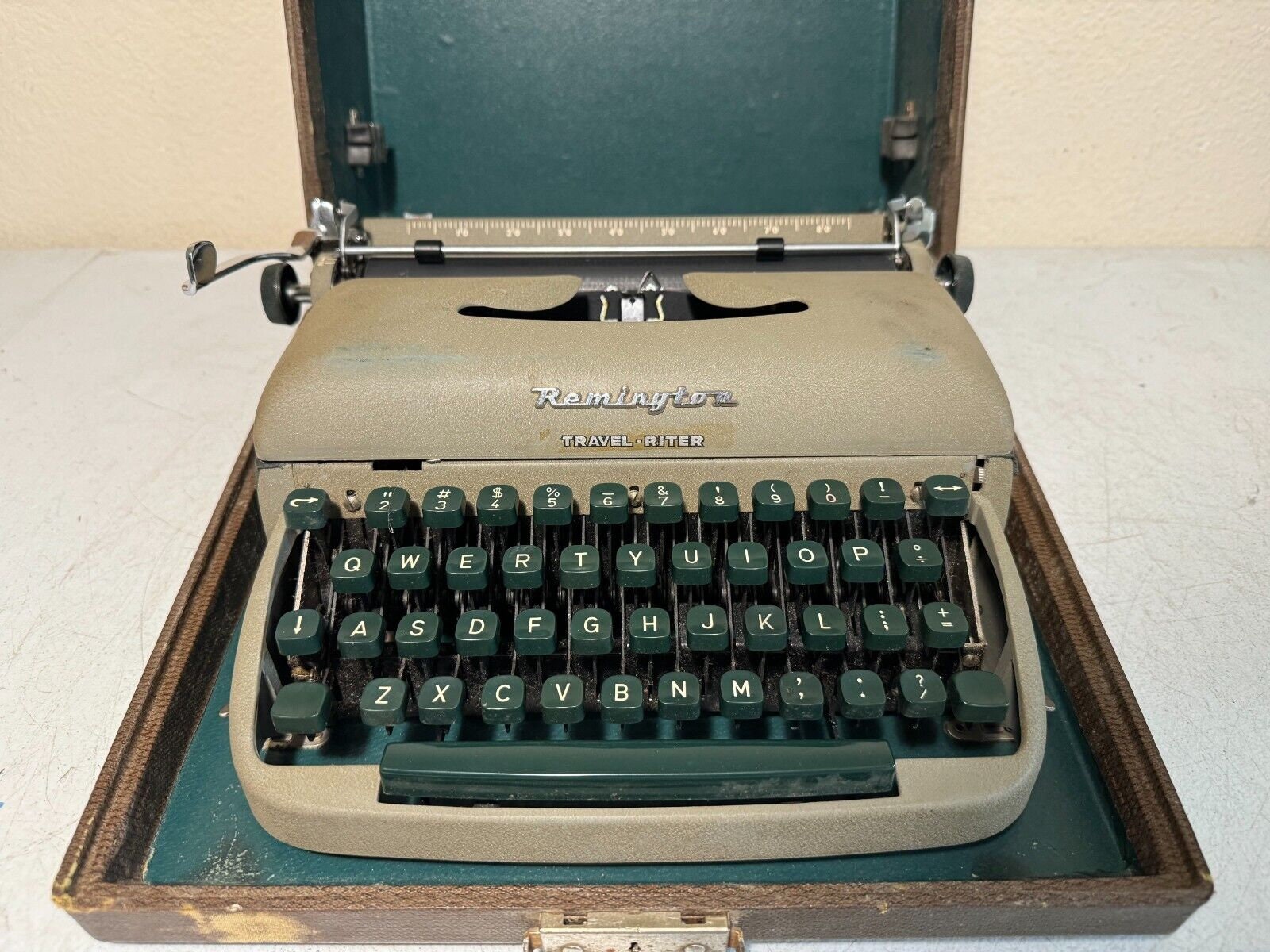 Remington Travel-riter Typewriter Manual Typing Vintage Retro Ribbon ...