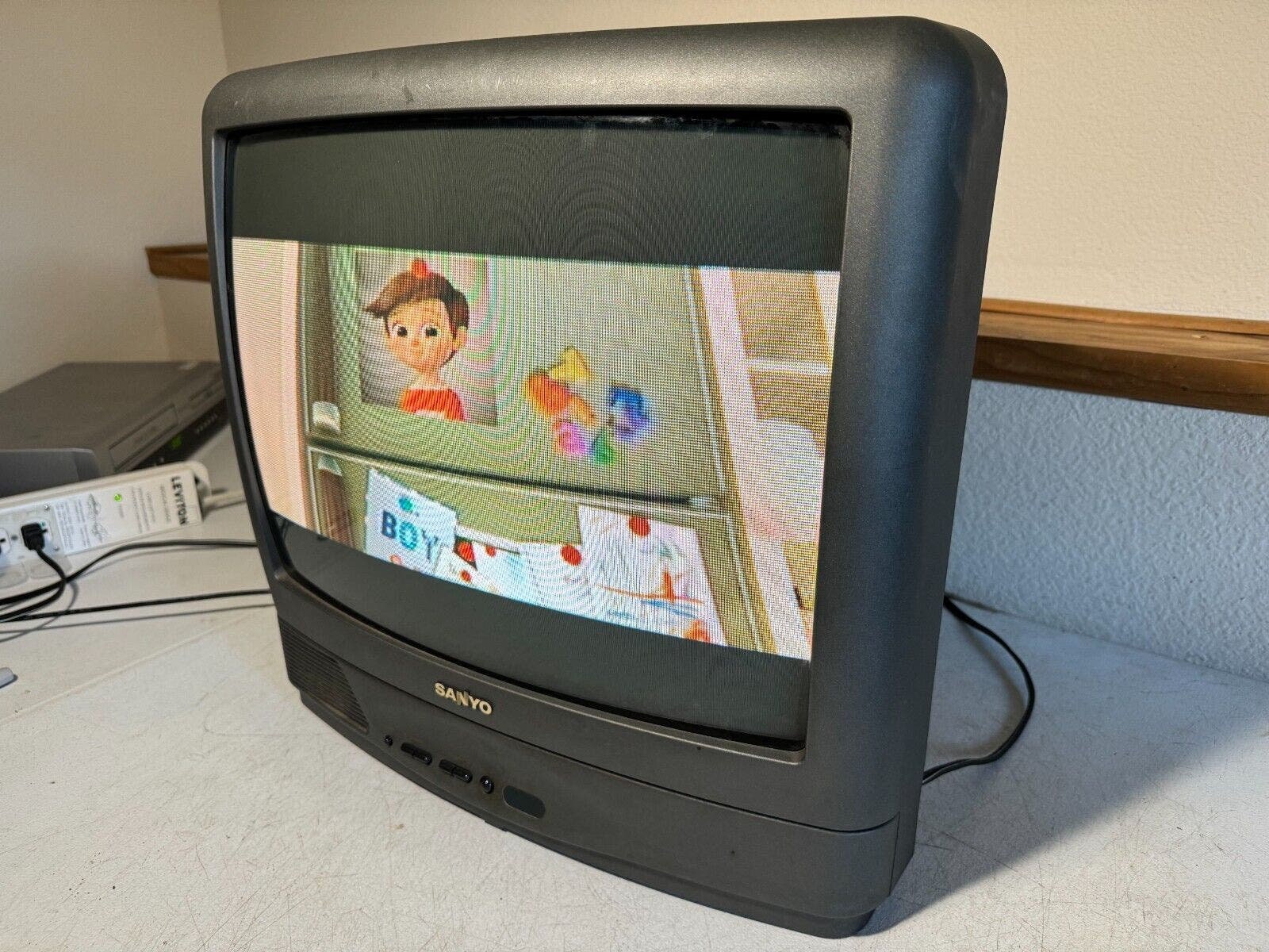 Sanyo AVM-1908G 19 CRT TV Retro Gaming Television Curved Screen Coax ...