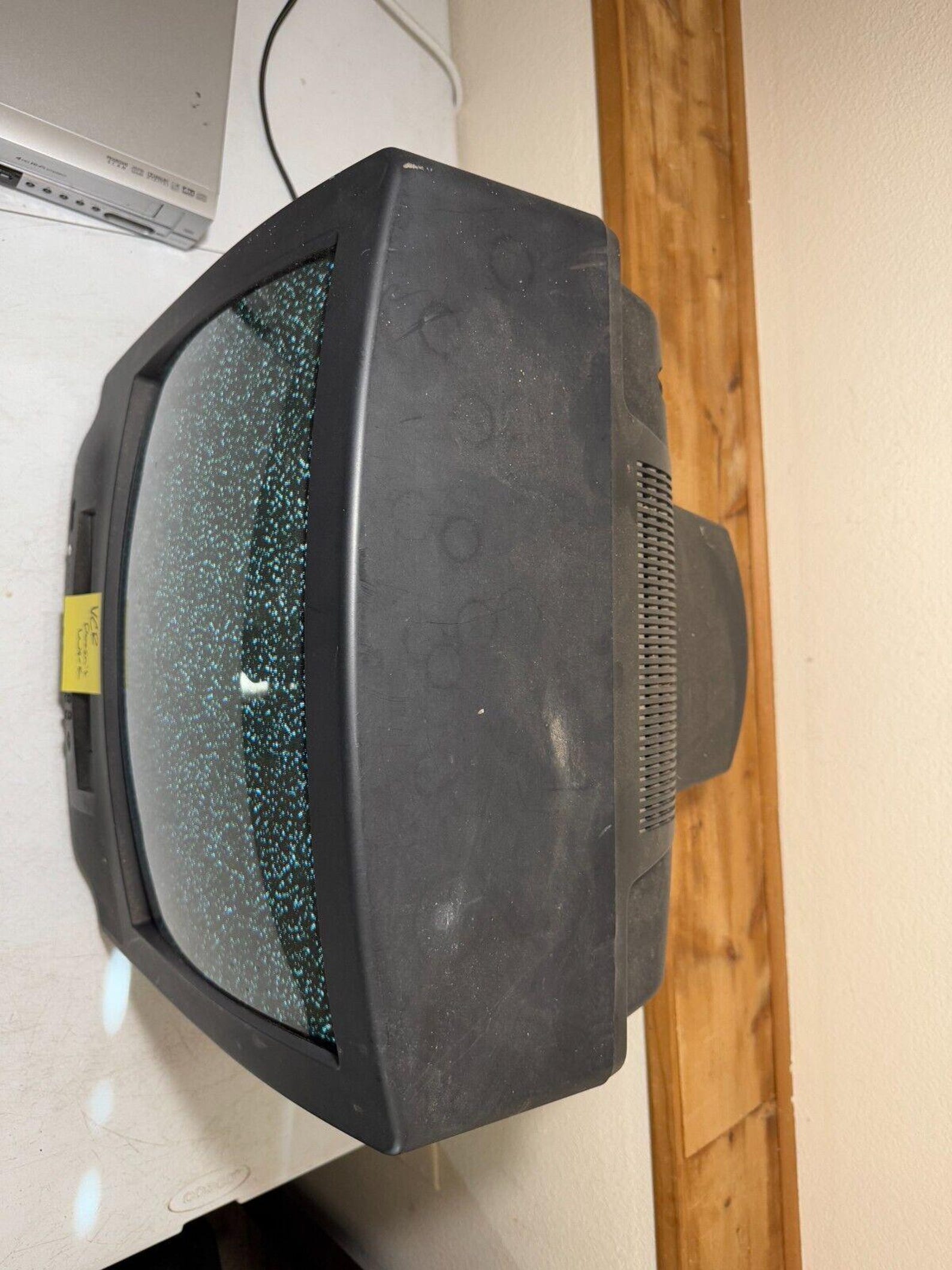 Daewoo DVN-20F6N 20" CRT Tv Retro Gaming Television Vintage Rcas Big ...