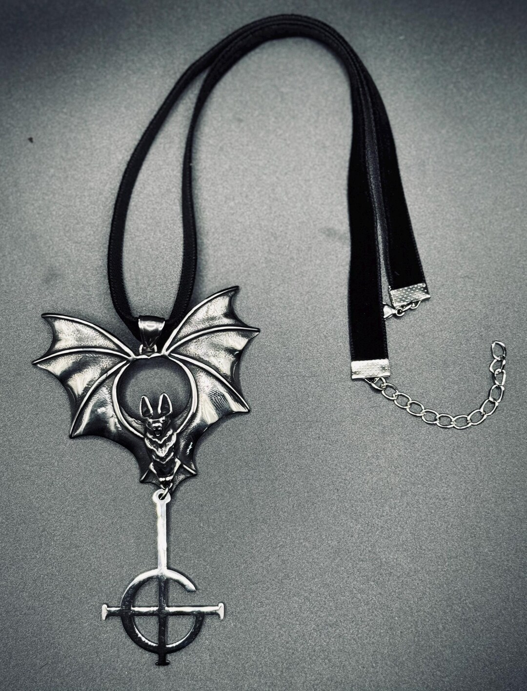 Ghost ~ Gothic Bat & Grucifix Choker - Etsy
