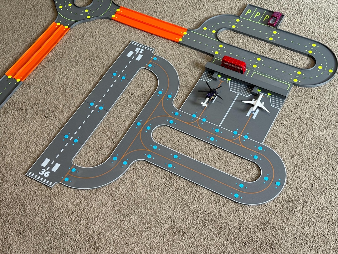 Silly Streets Airport Small Scale Airport for 1:400 Model Planes and ...