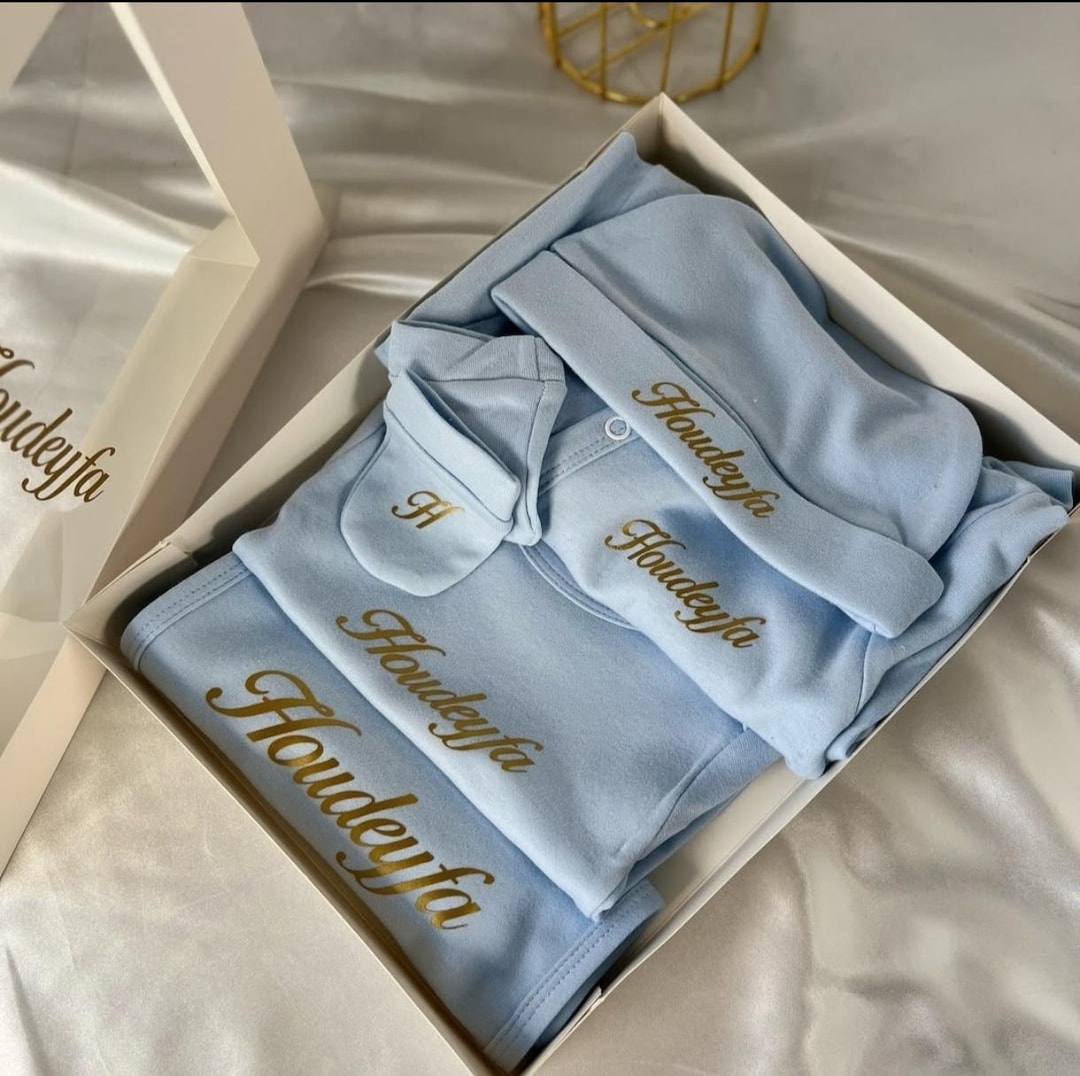 Personalized 5-piece Baby Set – Hat, Pyjamas, Bodysuit, Bib, Mittens ...