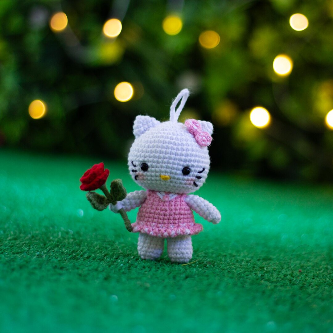Helo Kitty Crochet Pattern With Flower Accessory – Beginner-friendly ...