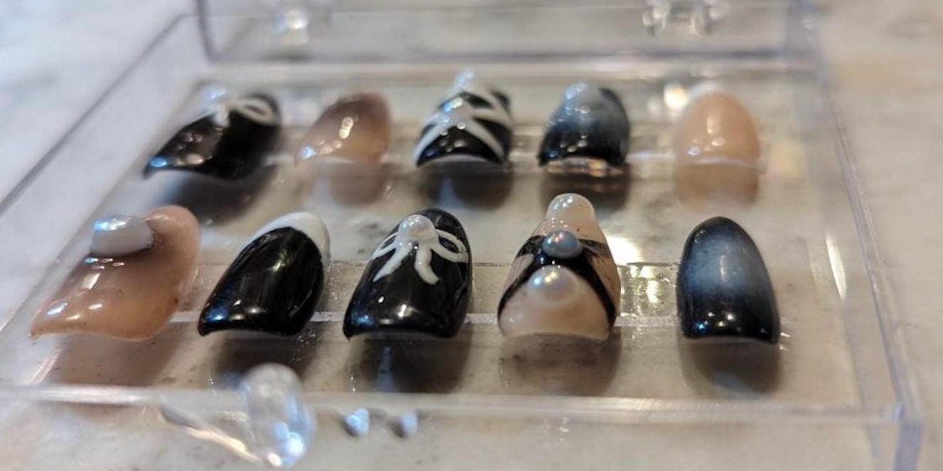 Custom Gel Nails With Coquette Design | Reusable 3D Press-on Nails ...