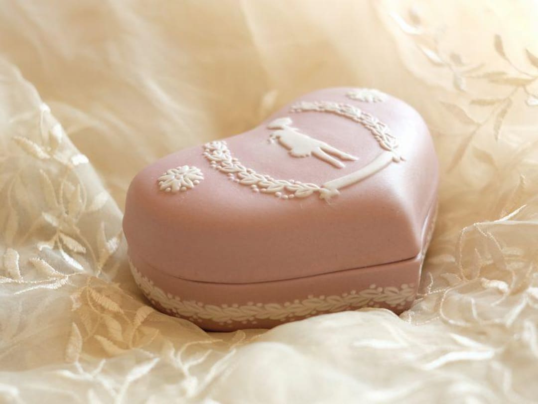 Vintage Pink Wedgwood Jasperware Heart Shaped Box With Lid/trinket Box ...