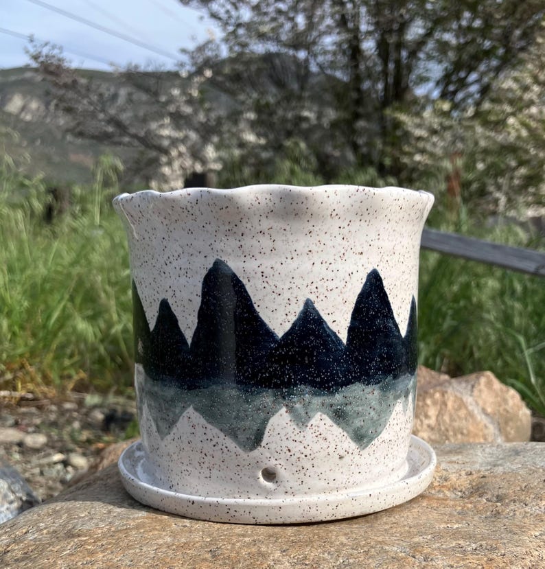 Mountain Reflection Plant Pot - Etsy