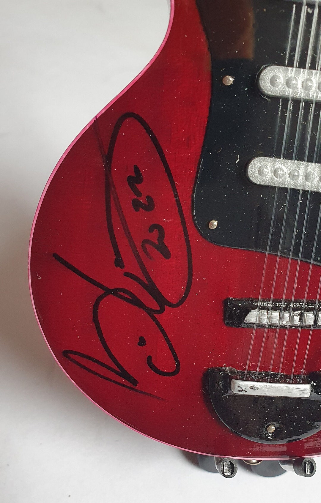 Queen - Brian May - Hand Signed - BMG Red Special Guitar - Scale Model ...