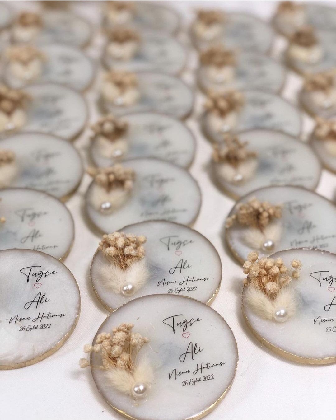 Epoxy Wedding Magnet Favor, Gold Edge Resin Gift, Custom Name Date ...