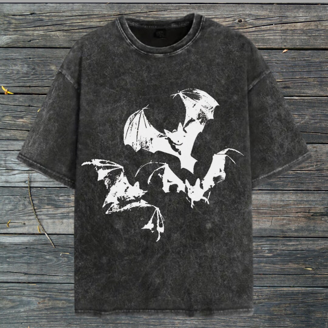 Y2K Gothic Bat T-shirt, Vintage Grunge Bats Graphic Tee, Halloween ...
