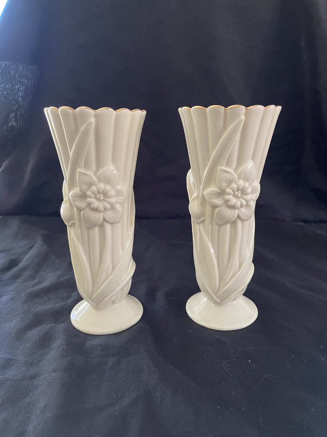 Lenox 24k Gold Trimmed Daffodil Bud Vases Set of 2, Ivory, Fluted Shape ...
