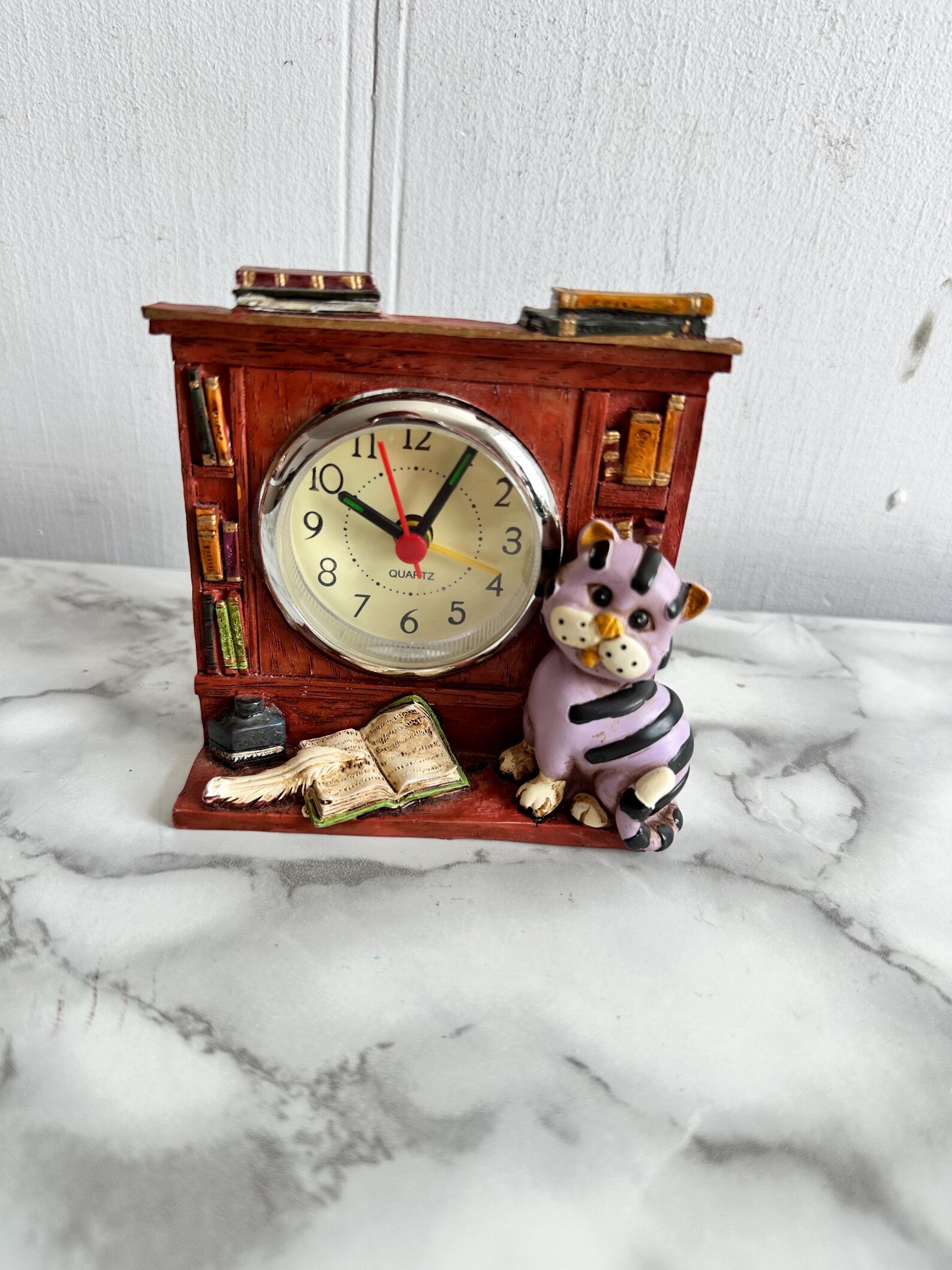Vintage Quartz Cat Sitting on a Library Decorative Desk Clock. - Etsy