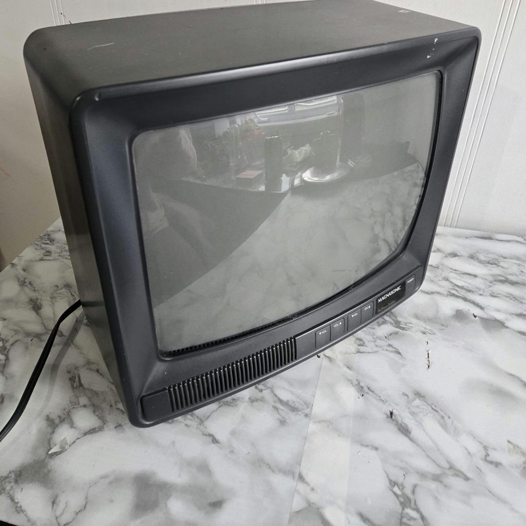 Vintage Magnasonic Vintage 14 on '90s Screen Color Portable TV Black TV ...