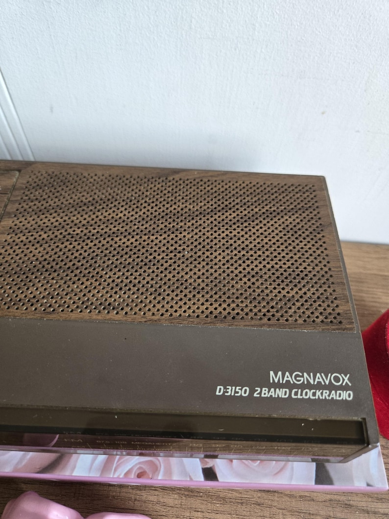 Vintage Magnavox D3150 AM FM Woodgrain Clock Radio . - Etsy