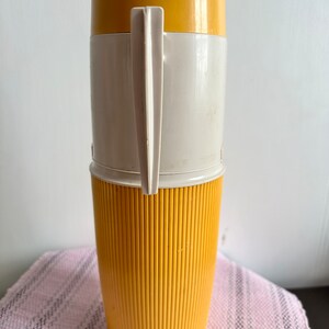 Vintage Yellow Thermos Model 6402 1 Quart Mid-century Mustard Yellow ...