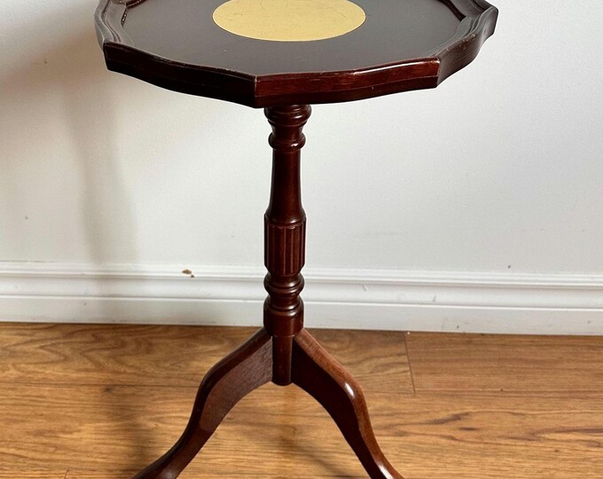 Vintage End Table With Tripod Legs and Scalloped Round Mahogany Wood ...